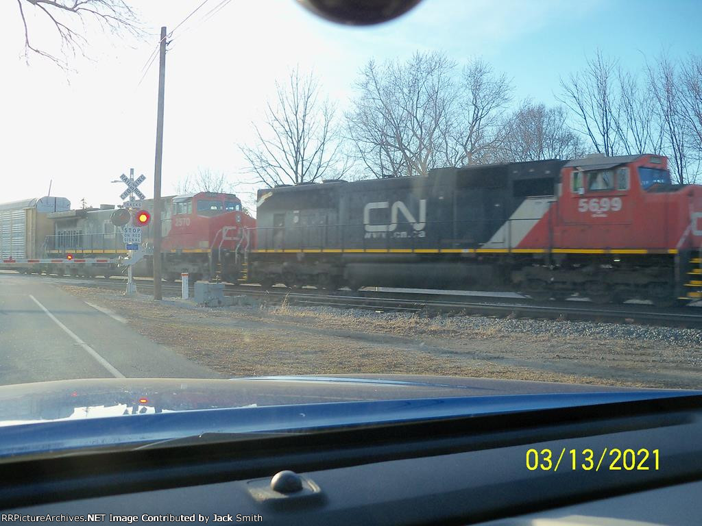 CN 5699 & 2570